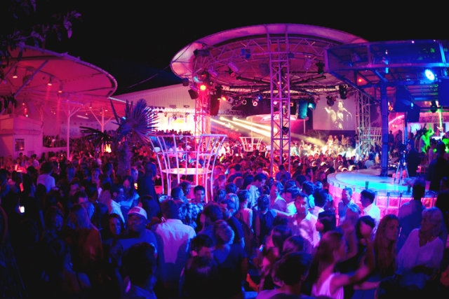 D'estate si balla sotto le stelle: le 10 migliori discoteche all'aperto